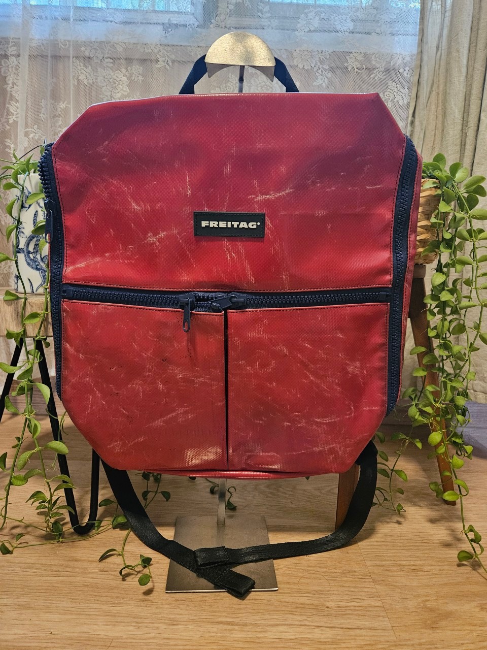 Freitag F49 fringe กระเป๋ามือสองของแท้100% ใบเดียวแดงแรงฤทธิ์ เที่ยวได้ ...