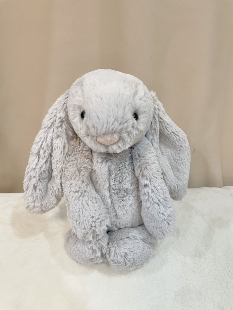 Jellycat bashful bunny M ตุ๊กตากระต่ายเจลลี่แคท ของแท้ มือสอง | Shopee ...