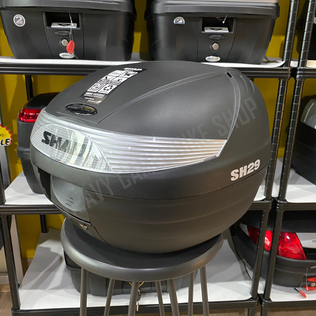 กล่องท้าย SHAD SH29 ขนาด 29 ลิตร เก็บหมวกกันน๊อค 1 ใบ | Shopee Thailand