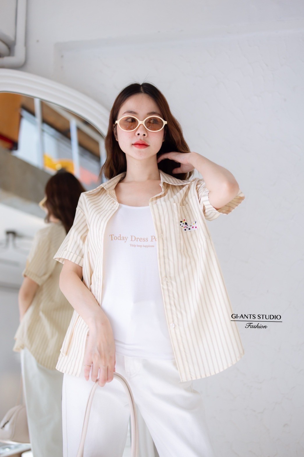 ป้าย Gi-ant เสื้อเชิ้ตแขนสั้นลายริ้วแต่งกระเป่าแขนจีบ อก 40 นิ้ว ยาว 24 ...