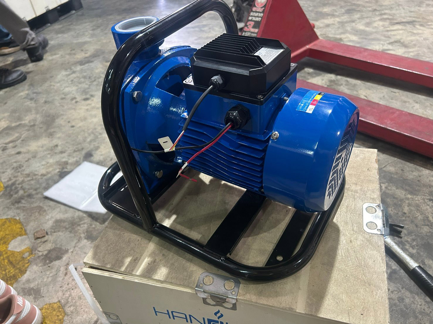 Handuro ปั๊มหอยโข่งโซล่าเซลล์ DC built in control 550W 750w 1100w 1.5 ...