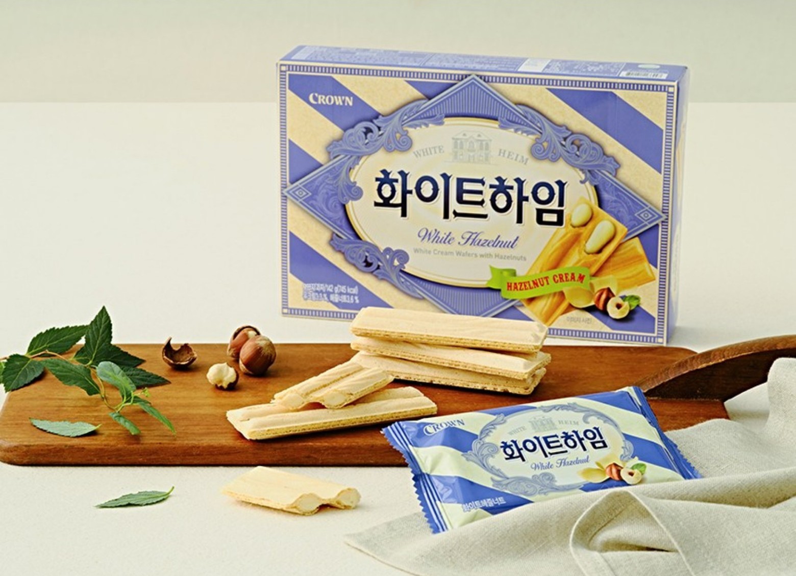 ขนมเกาหลี เวเฟอร์สอดไส้ 142g Crown White heim Chocolate heim 142g ...