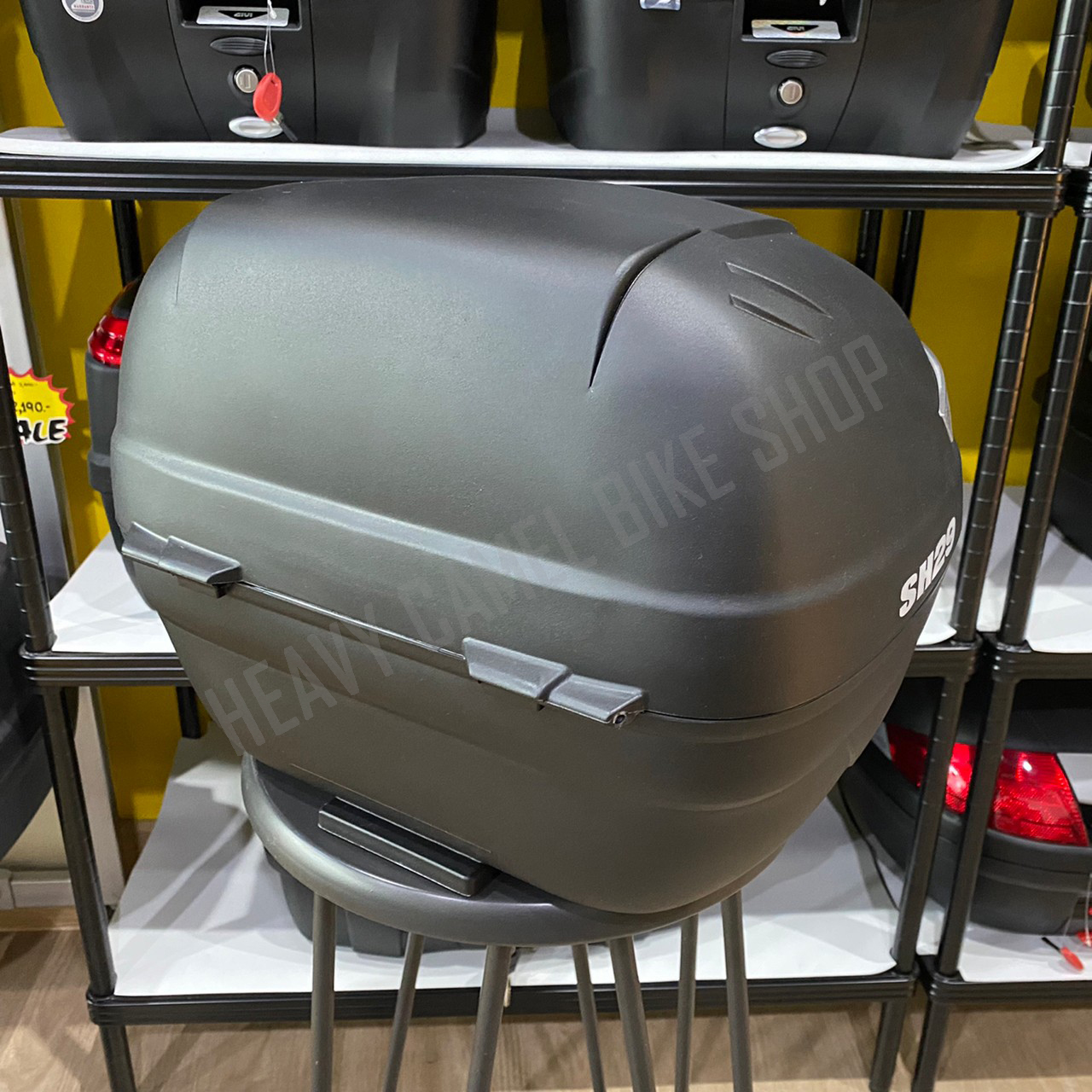 กล่องท้าย SHAD SH29 ขนาด 29 ลิตร เก็บหมวกกันน๊อค 1 ใบ | Shopee Thailand