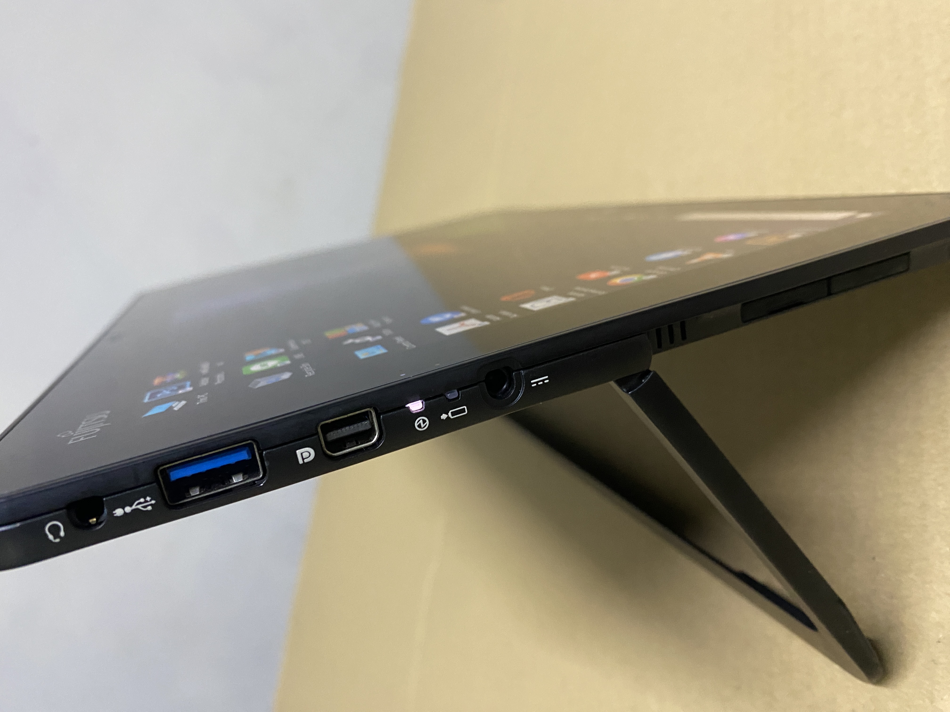 Fujitsu ArrowsTab R727/R Core i5gen7(2.6GHz)(RAM4GB/SSD128GB)ขนาด13.3 ...