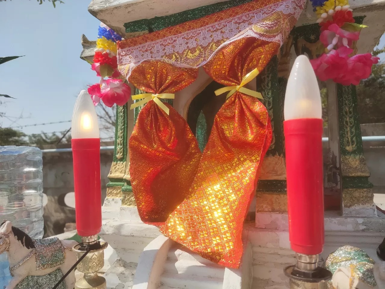 ซื้อเยอะ ยิ่งคุ้ม (1 ดวง) ใหม่ Zeazon หลอดเทียน ยาว LED แดง ขนาด 1W ขั้วเขี้ยว B15 สำหรับ ศาล ...