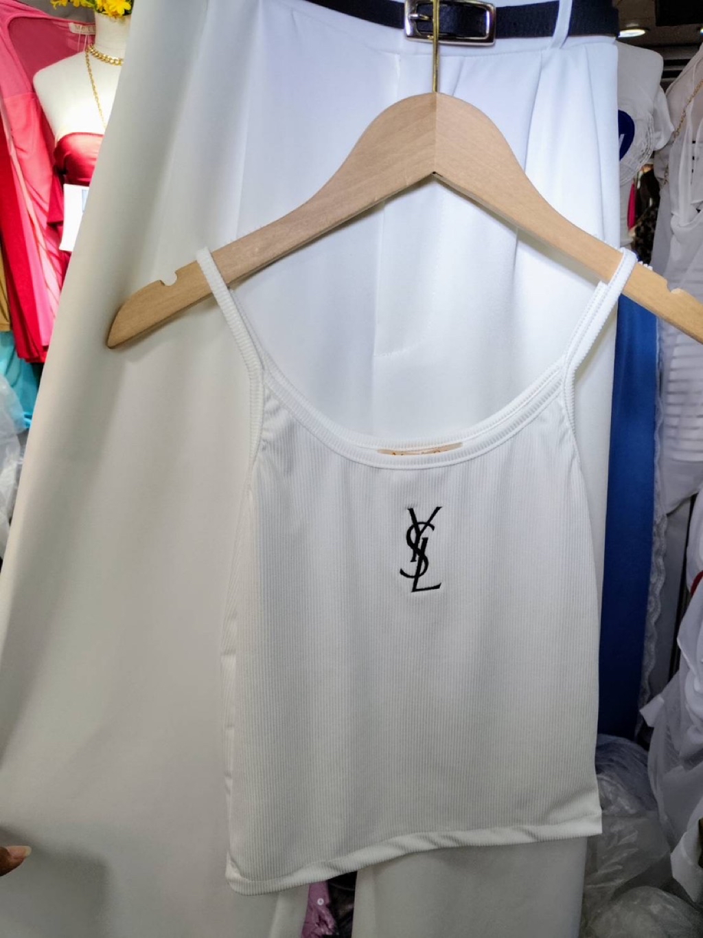 Phapassz - Setสายเดี่ยวปักอกysl มาพร้อมกางเกงขายาว โทนสีขาวกันดีสุดๆเพิ่มเข็มขัดสวยปัง #Metda ...