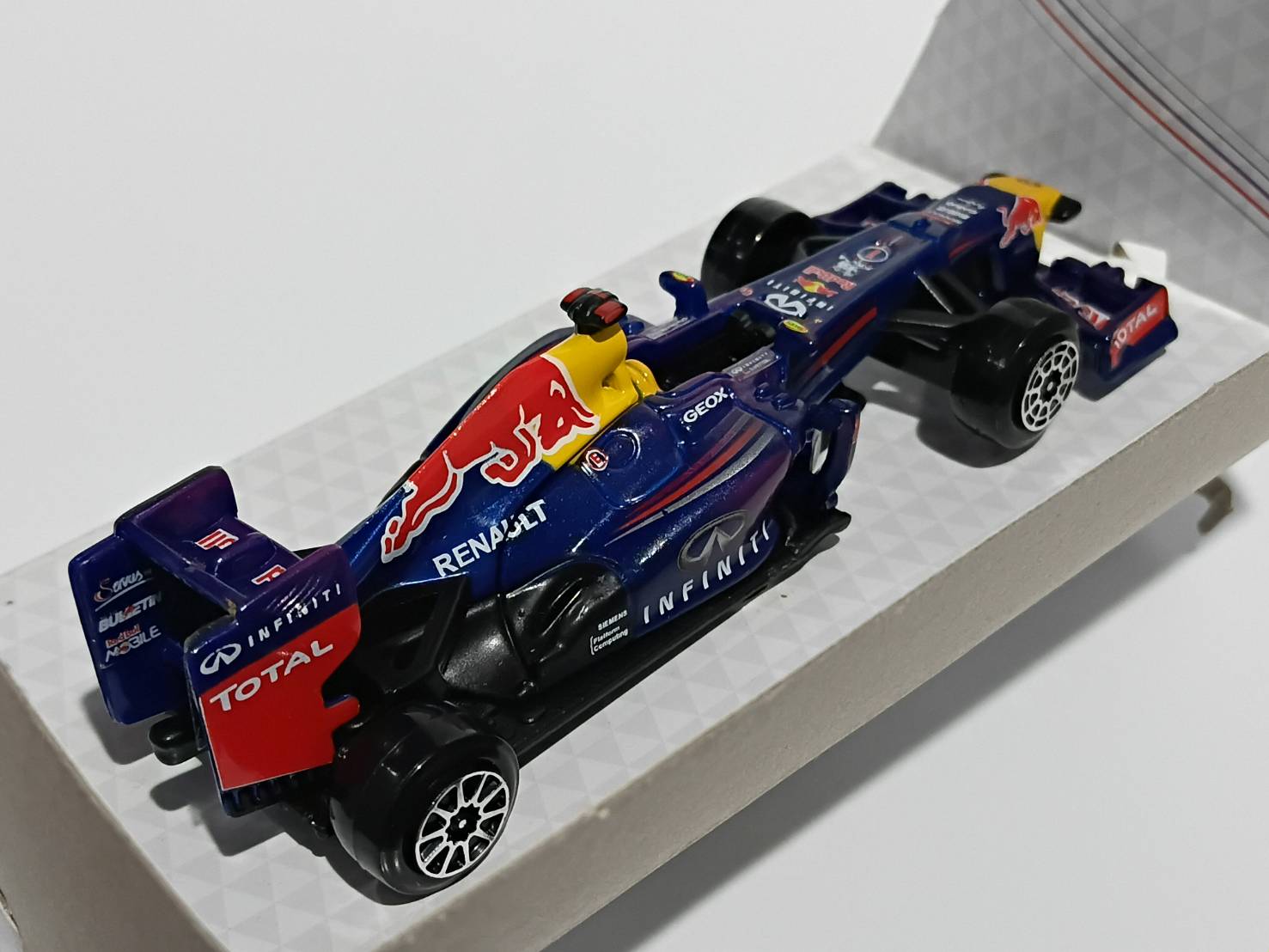 โมเดลรถ Bburago Infinity Red Bull Racing RB9 NO.1 scale 1:43 NEW IN ...