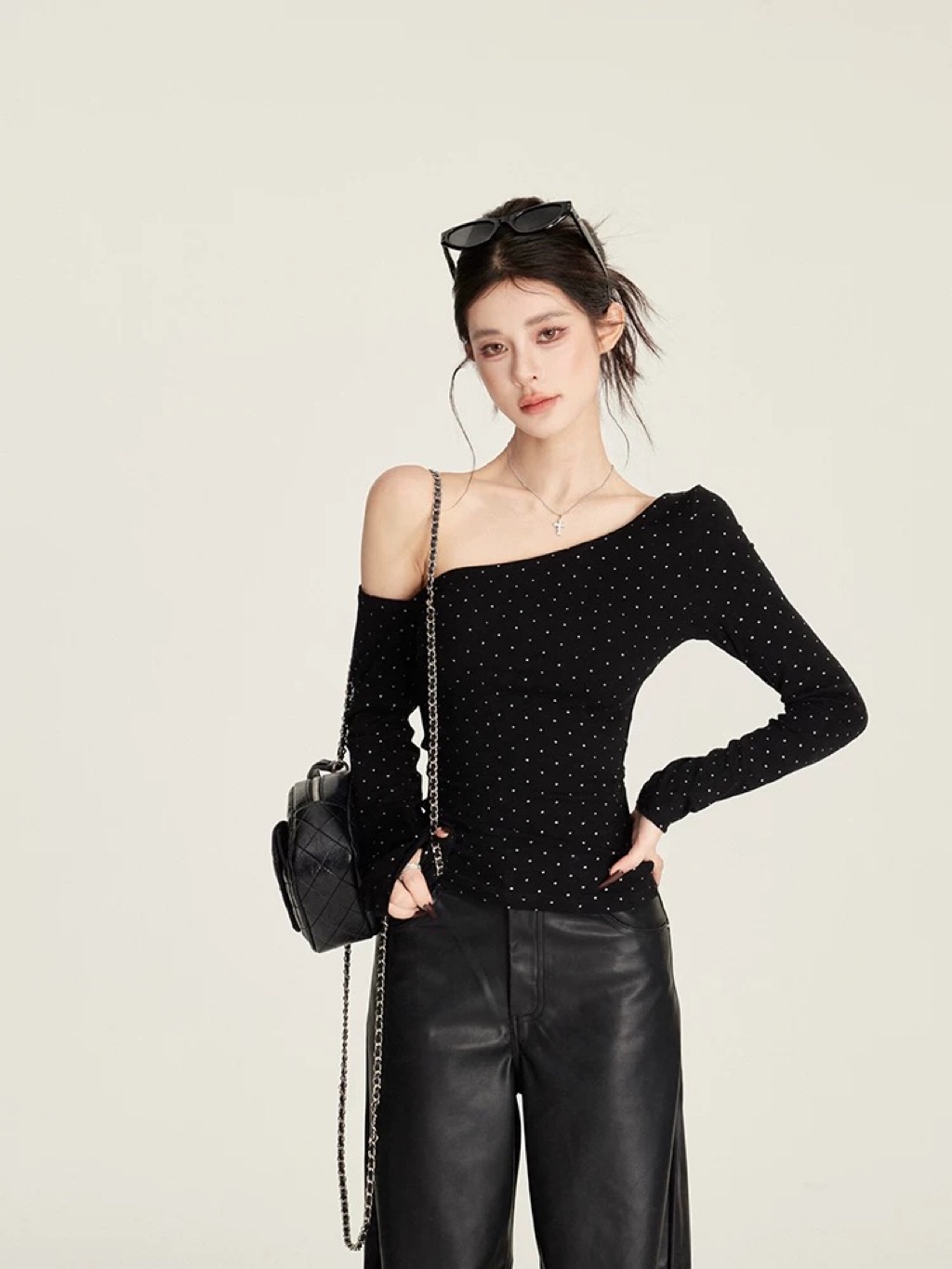 Bentoy(Q310-1)เสื้อยืดแขนยาว ปาด ไหล่ รัดรูป ติดเพชรสะท้านแสงทั้งตัว แต่งตัวง่าย ชิลชิล ดีไซน์ ...