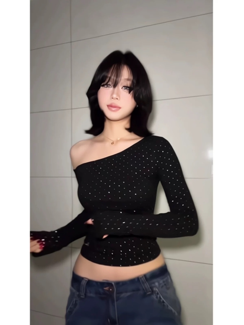 Bentoy(Q310-1)เสื้อยืดแขนยาว ปาด ไหล่ รัดรูป ติดเพชรสะท้านแสงทั้งตัว แต่งตัวง่าย ชิลชิล ดีไซน์ ...