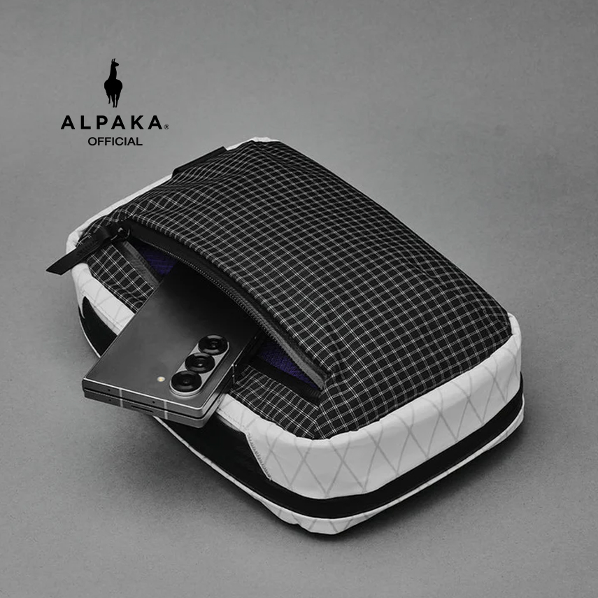 กระเป๋า Alpaka - Tech Case Max พร้อมสายสะพาย CYBER EDITION | Shopee ...