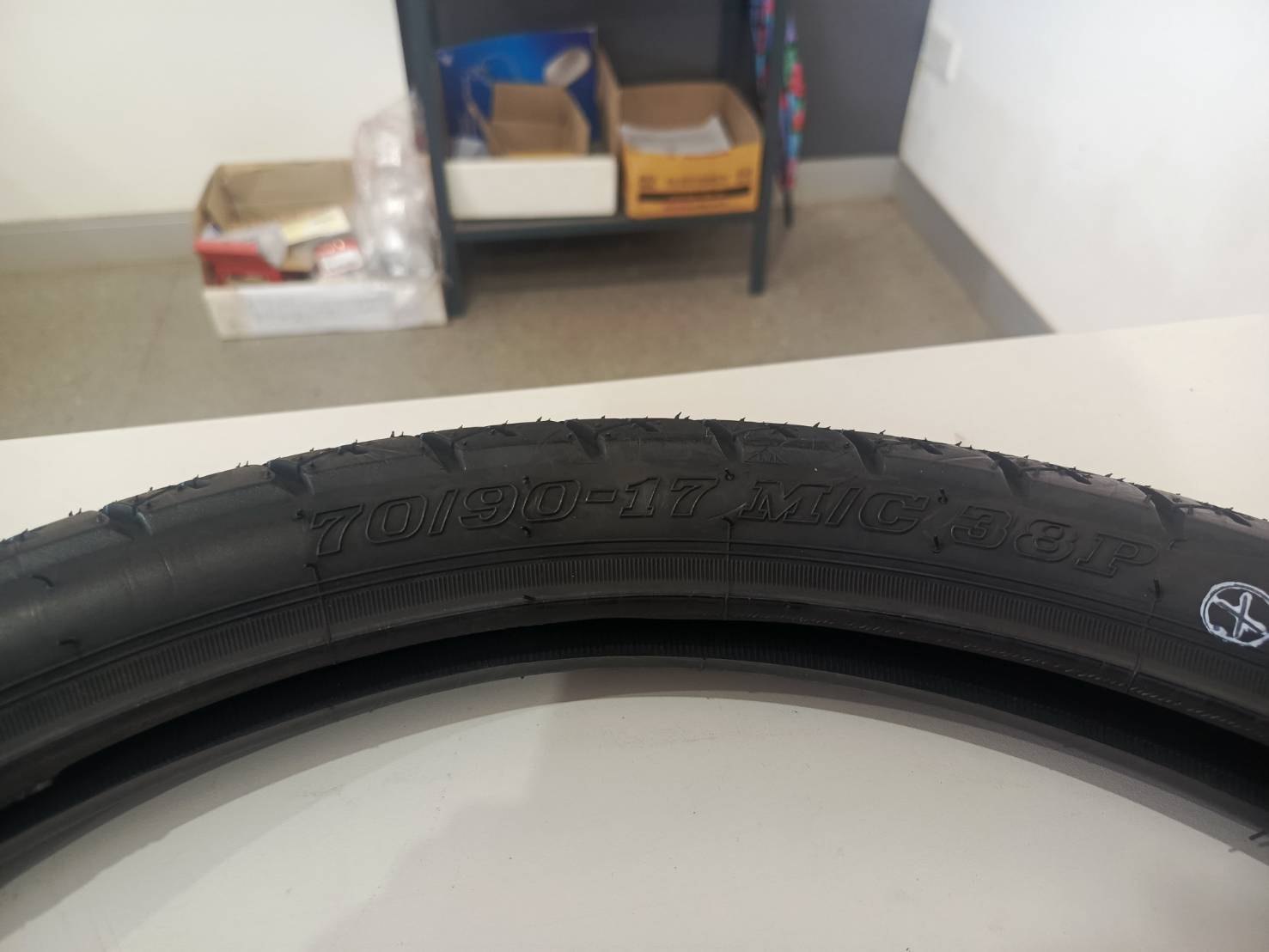 ยางนอกหน้า 70/90-17 M/C 38P V375F TUBE TYPE (VEE RUBBER) สำหรับรถ Honda Wave ทุกรุ่น รหัส 44711 ...