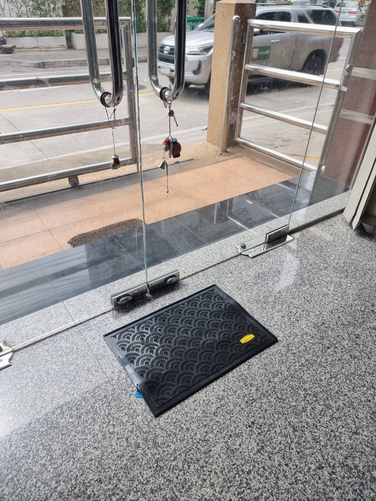 LEOMAX ถาด PVC รุ่น SPACE TRAY วางท้ายรถ วางสิ่งของ ของเปียก รองเท้า ขนาด 38x95 cm - แผ่นเรียบ ...