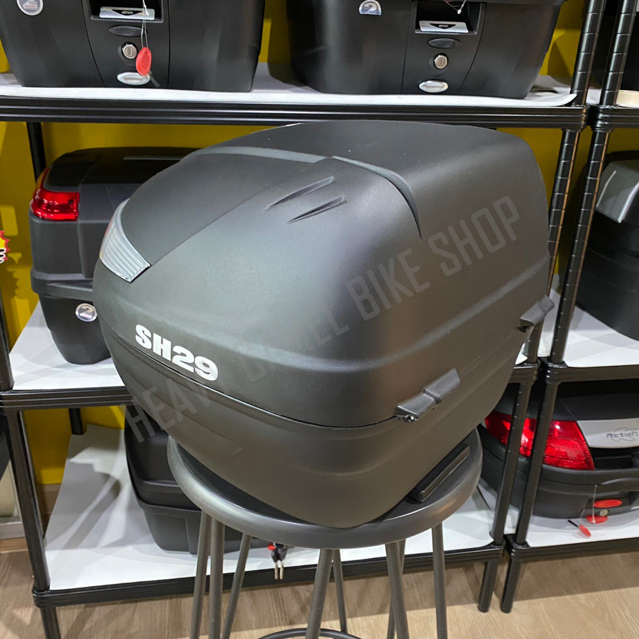 กล่องท้าย SHAD SH29 ขนาด 29 ลิตร เก็บหมวกกันน๊อค 1 ใบ | Shopee Thailand