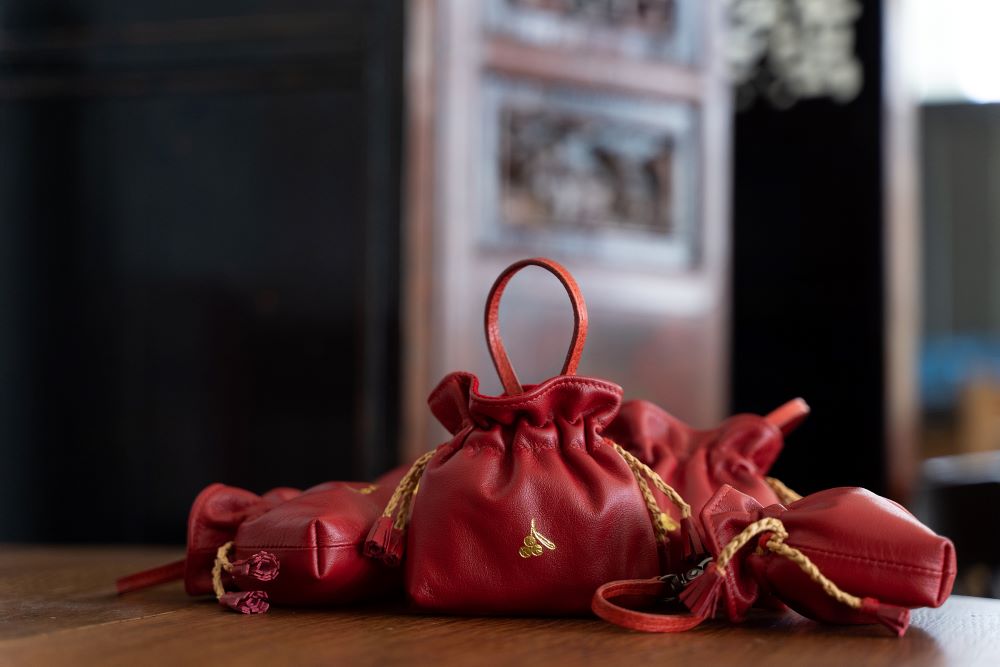 Red Money Bag charm ที่ห้อยกระเป๋า พวงกุญแจหนังวัวแท้ 100% | Shopee ...