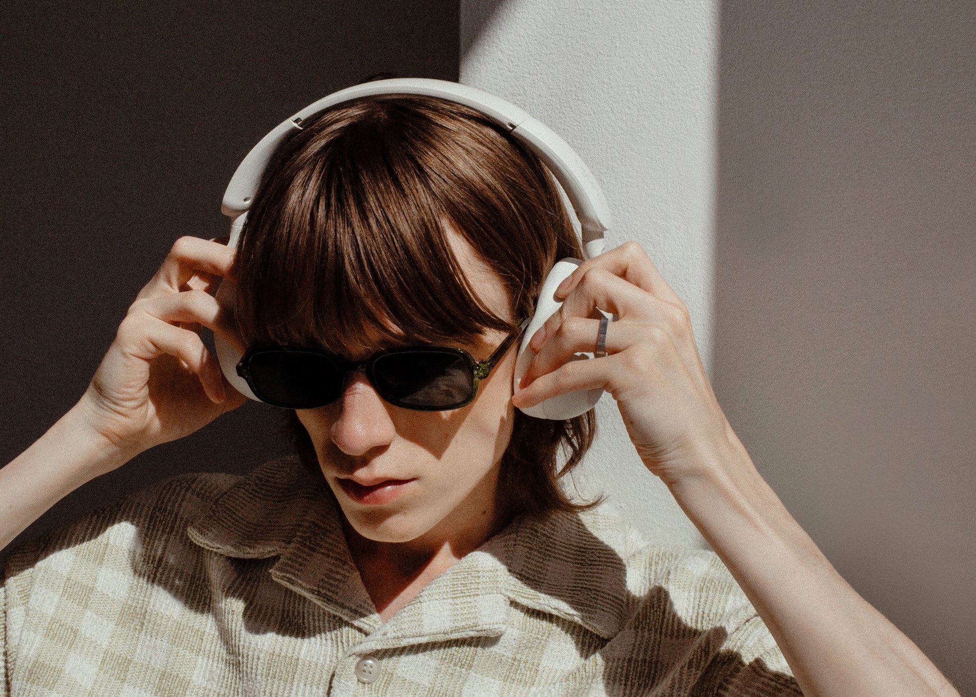 Sudio R3 Wireless Headphones หูฟังครอบหูไร้สาย | Shopee Thailand