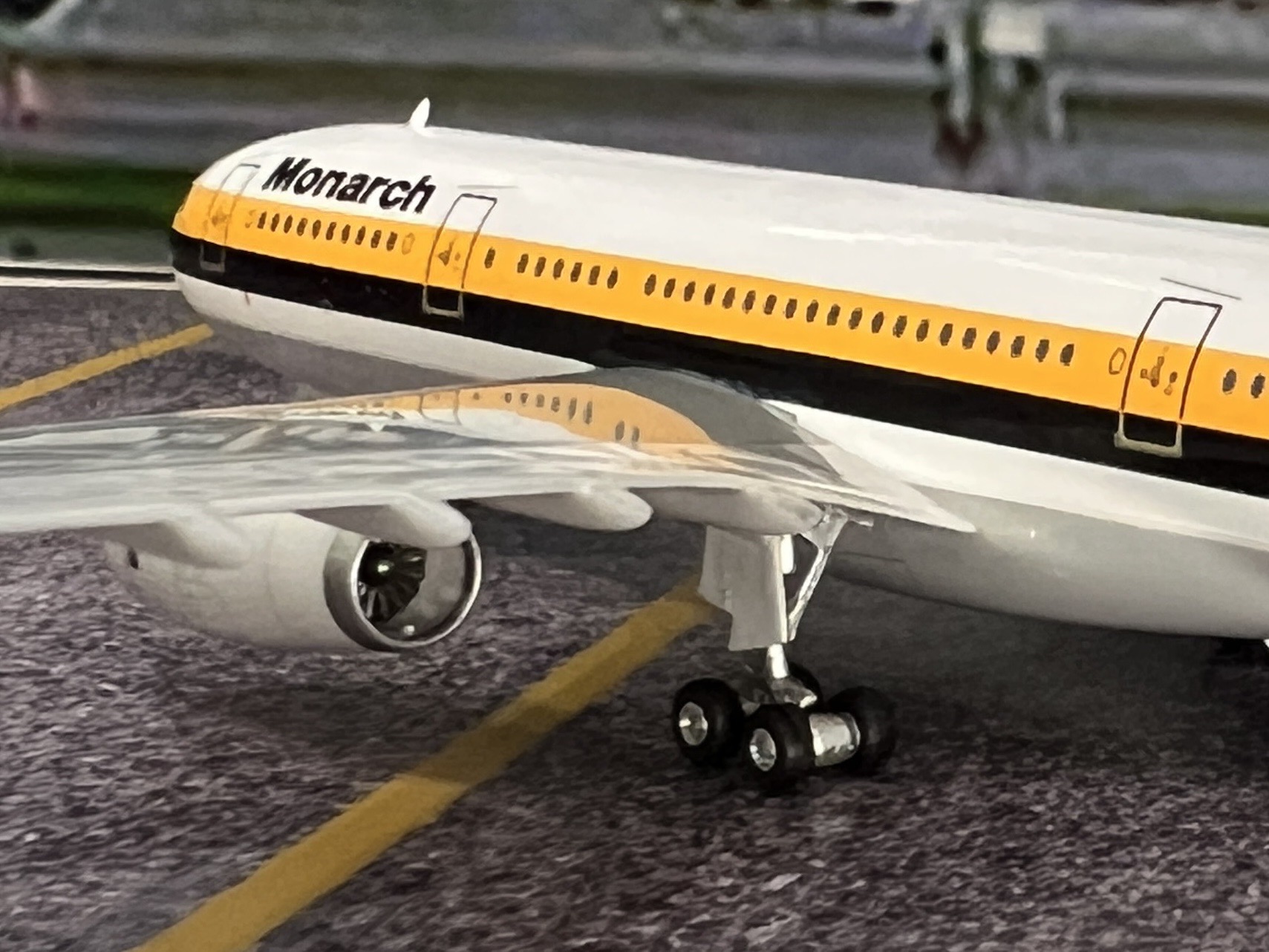 Phoenix Model [PH1942] 1:400 Monarch A330-200 G-SMAN | Shopee Thailand