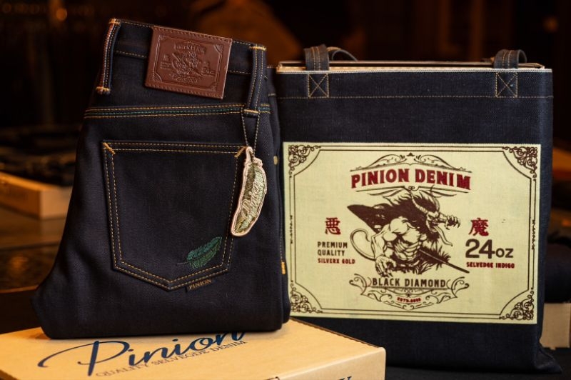 Pinion Denim 24oz BY Okayama Denim รุ่นอสูร (หลังเขียว) INDIGO X DARK ...