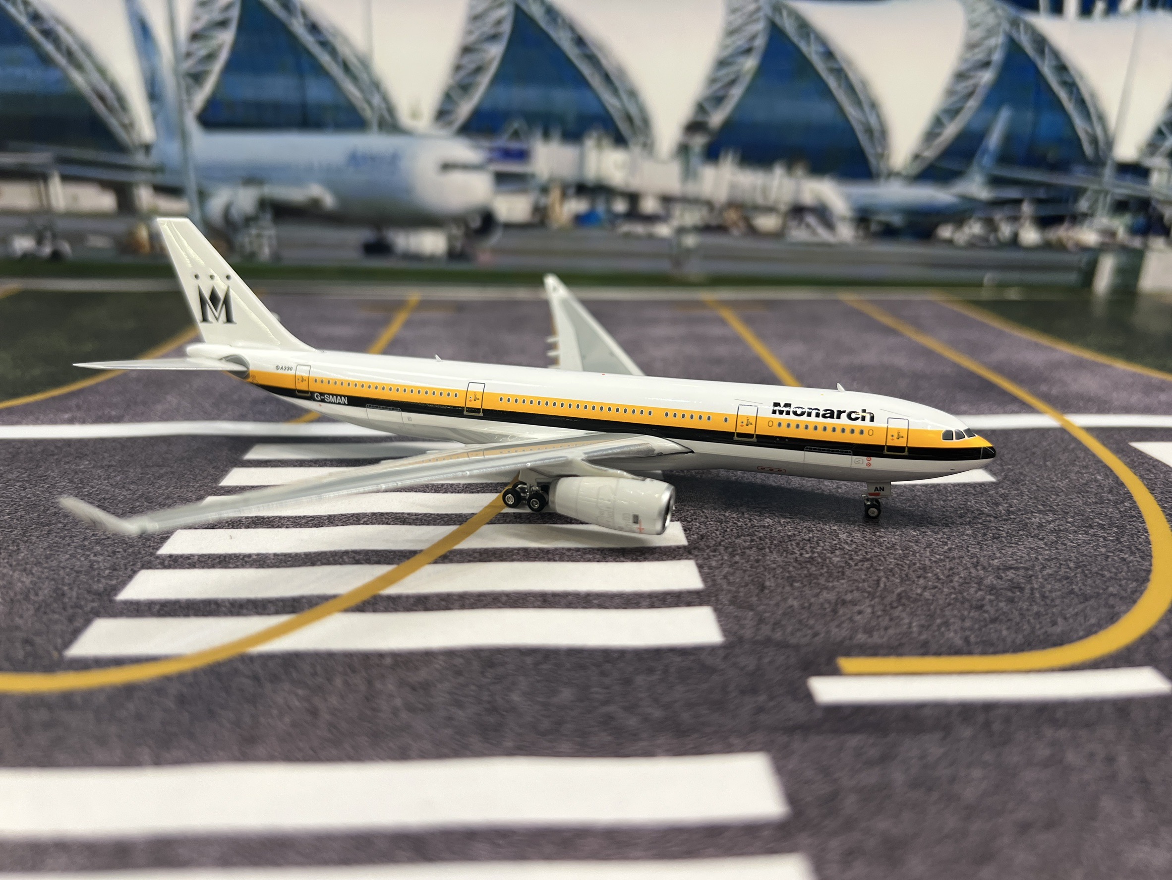 Phoenix Model [PH1942] 1:400 Monarch A330-200 G-SMAN | Shopee Thailand