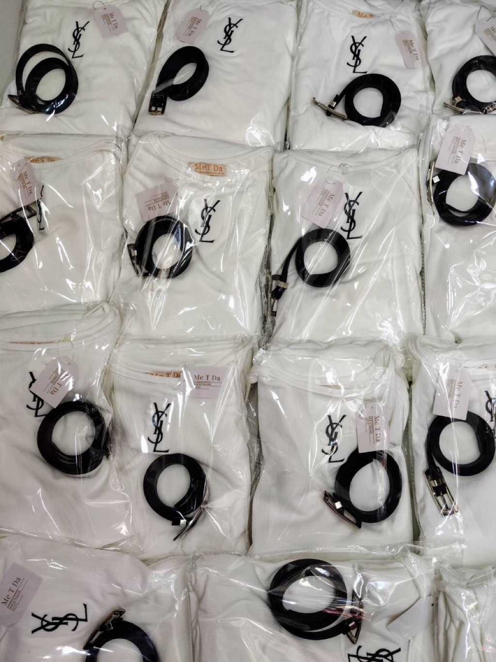 Phapassz - Setสายเดี่ยวปักอกysl มาพร้อมกางเกงขายาว โทนสีขาวกันดีสุดๆเพิ่มเข็มขัดสวยปัง #Metda ...