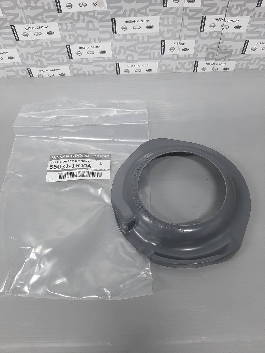 เบ้ารองสปริงโช๊คอัพหลังตัวบนและล่าง ราคาต่อ 4 ตัว NISSAN MARCH , ALMERA ...