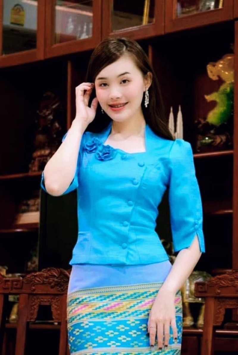 เสื้อไหมลาว คอปีน กระดุมหน้า แขน 5 ส่วน อัดกาวทั้งตัว ใส่สบาย | Shopee ...