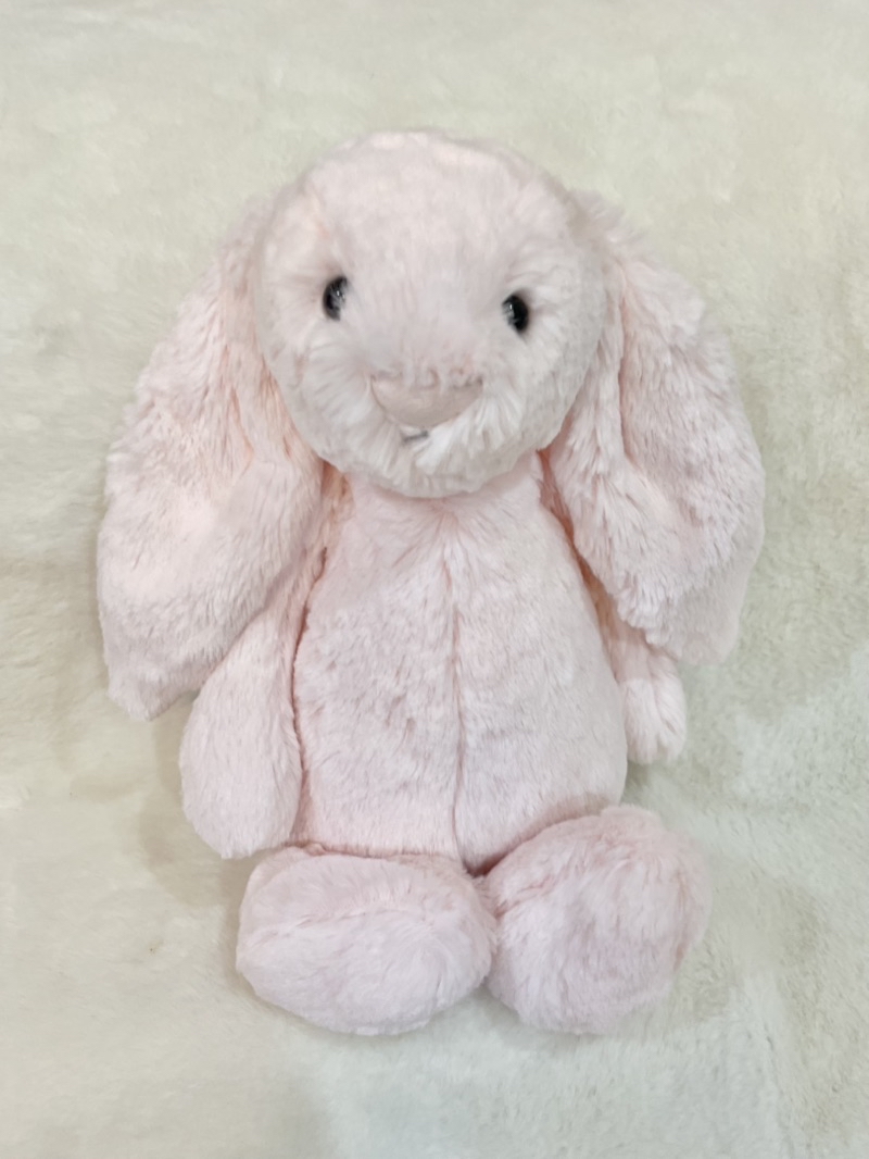 Jellycat bashful bunny M ตุ๊กตากระต่ายเจลลี่แคท ของแท้ มือสอง | Shopee ...