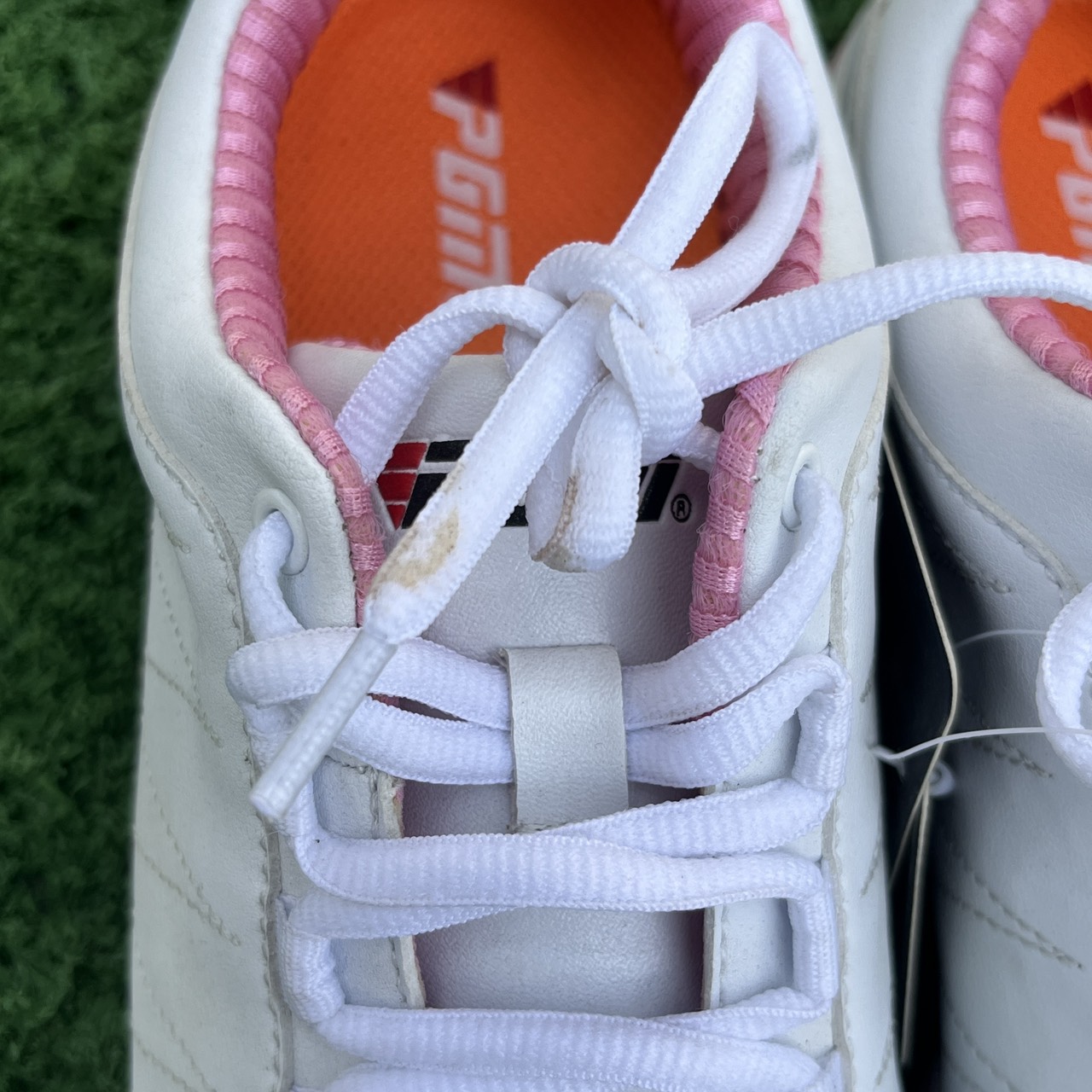 *defect/ ตำหนิ* รองเท้ากอล์ฟ ผู้หญิง PGM ขนาด 39 สีขาว สินค้าตัวโชว์ มี ...