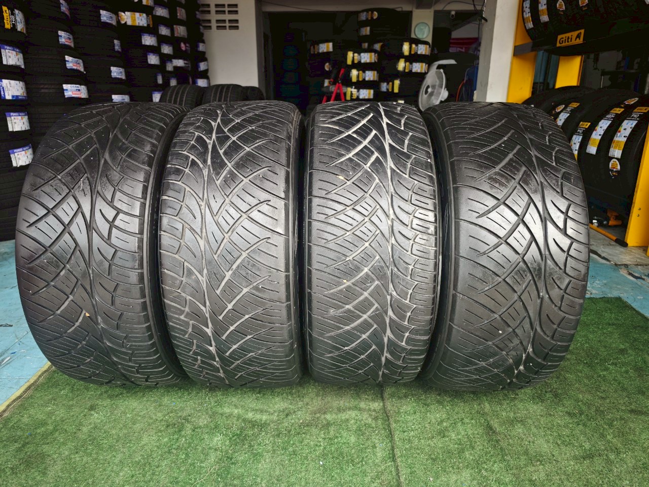 ยางเปอร์เซ็นต์ Nitto ขนาด 265 50 R20 ยางปี 21 มีปะ 1 เส้น ราคาชุดละ ...