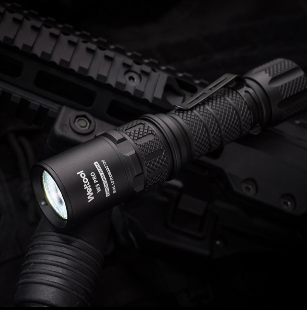 Weltool W3 Pro TAC Tactical LEP Flashlight 930 Lumens 547,000CD 1,479M ...