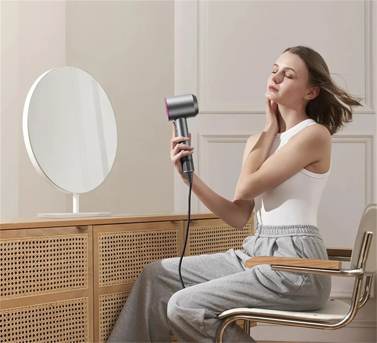 Sorf เครื่องเป่าผมความเร็วสูง ความเร็วลม 75 ม./วินาที ผลิตภัณฑ์ดูแลเส้นผมไอออนลบ 110000 Rpm 5-in ...