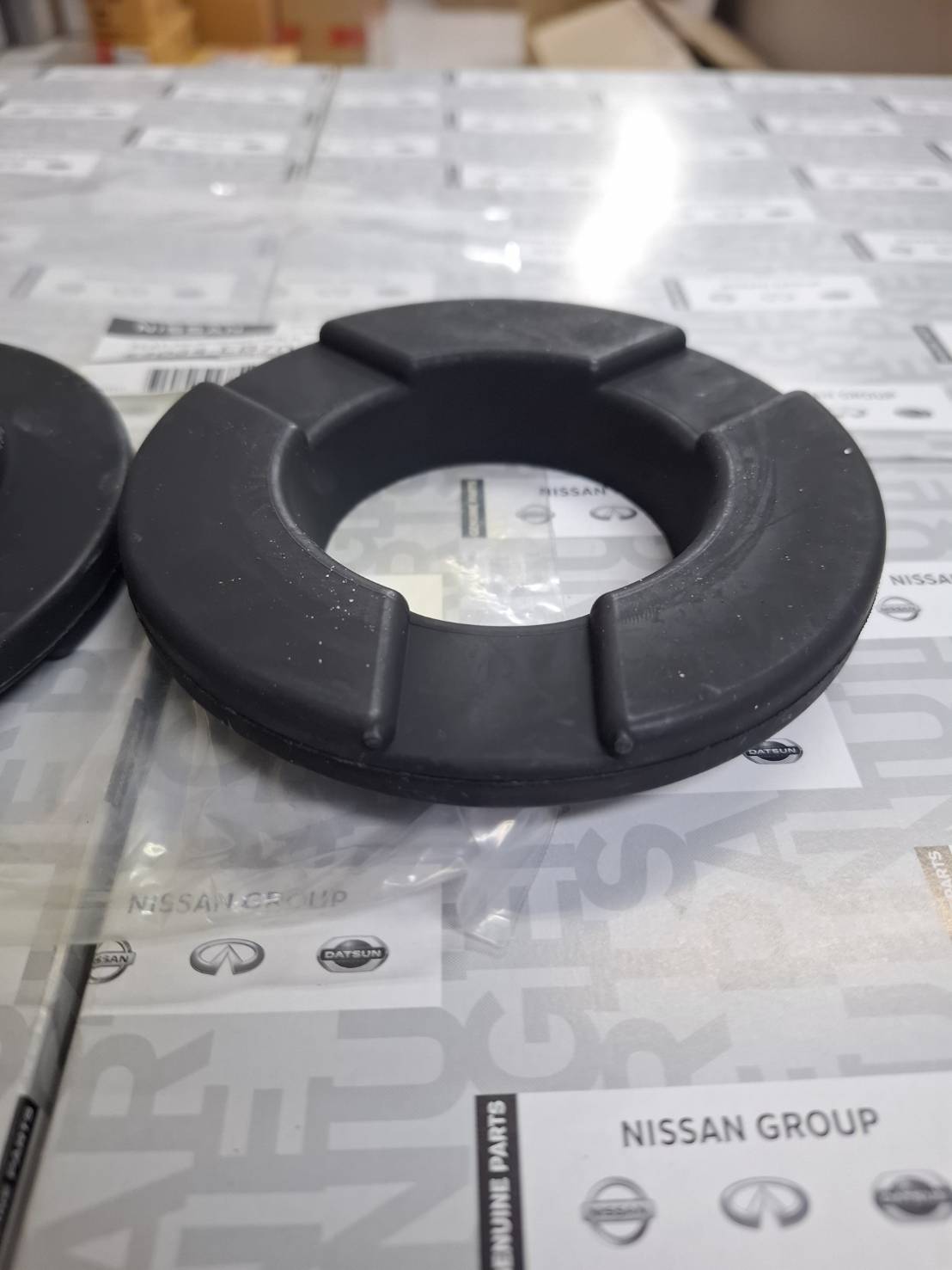 ยางรองสปริงโช๊คอัพหน้า (ราคาต่อคู่) NISSAN NAVARA D40 , NISSAN NAVARA ...