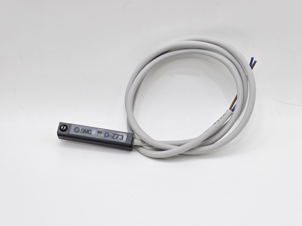 ACC50 ของใหม่ SMC D-Z73 SENSOR แม่เหล็ก สายยาว 45 cm. มีรอยตามรูป ...