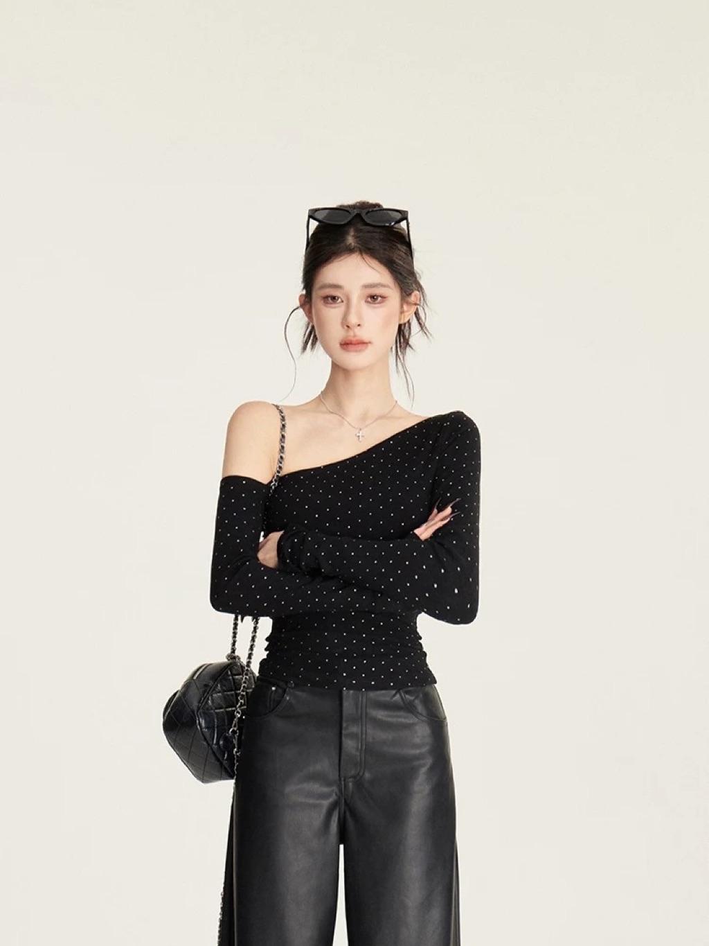 Bentoy(Q310-1)เสื้อยืดแขนยาว ปาด ไหล่ รัดรูป ติดเพชรสะท้านแสงทั้งตัว แต่งตัวง่าย ชิลชิล ดีไซน์ ...