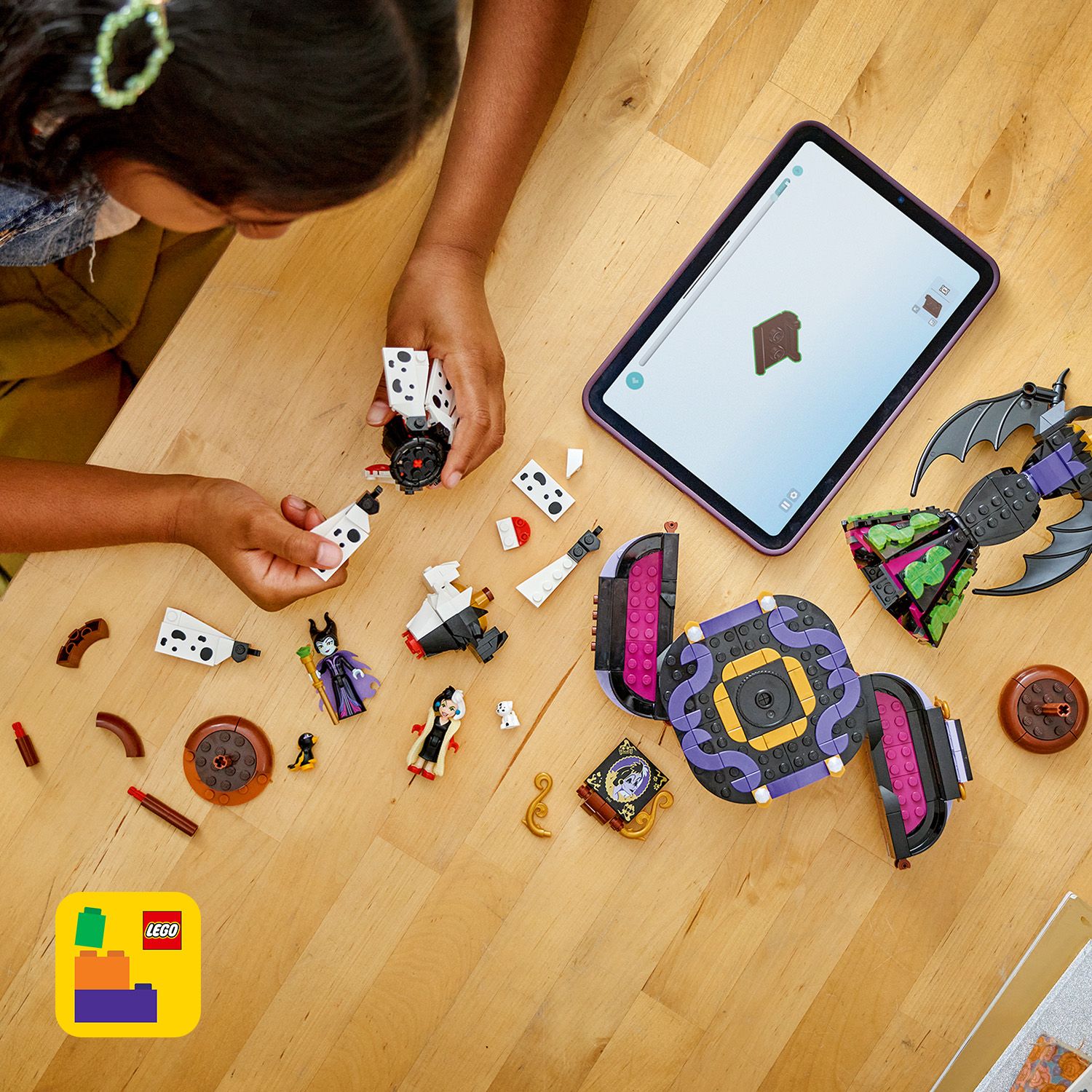 LEGO Disney Classic 43262 Maleficent's and Cruella De Vil's Dresses ...