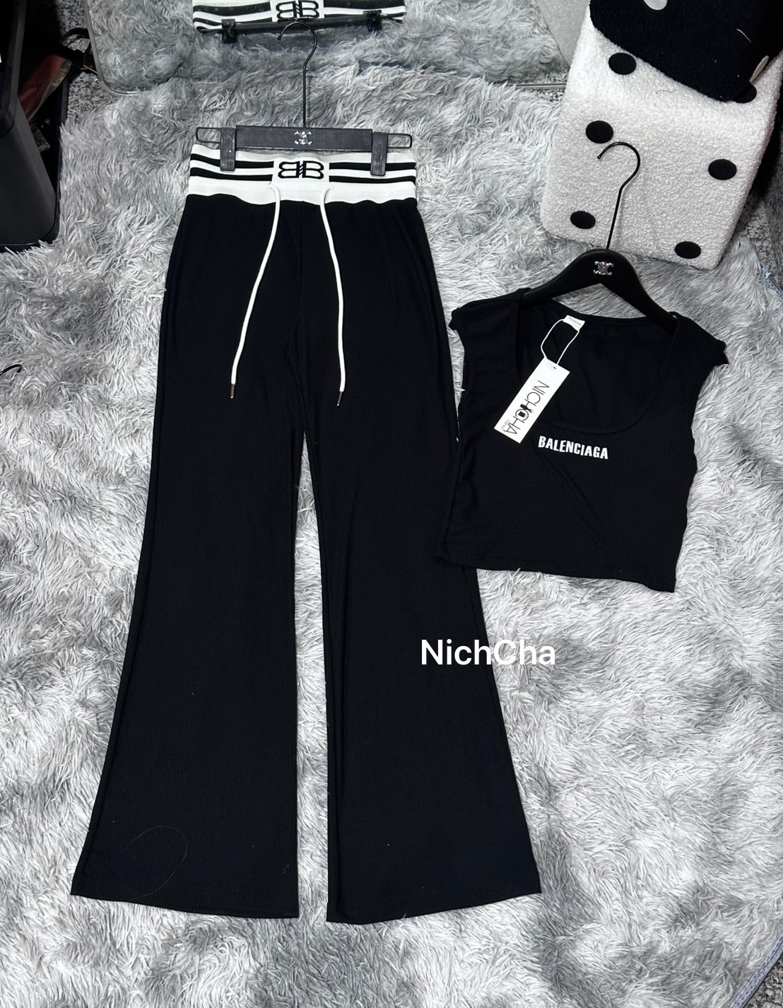Nichcha Set2ชิ้น - เสื้อแขนกุดคอเหลี่ยม สกรีนอก - กางเกงขาขาม้า เอวสูง | Shopee Thailand