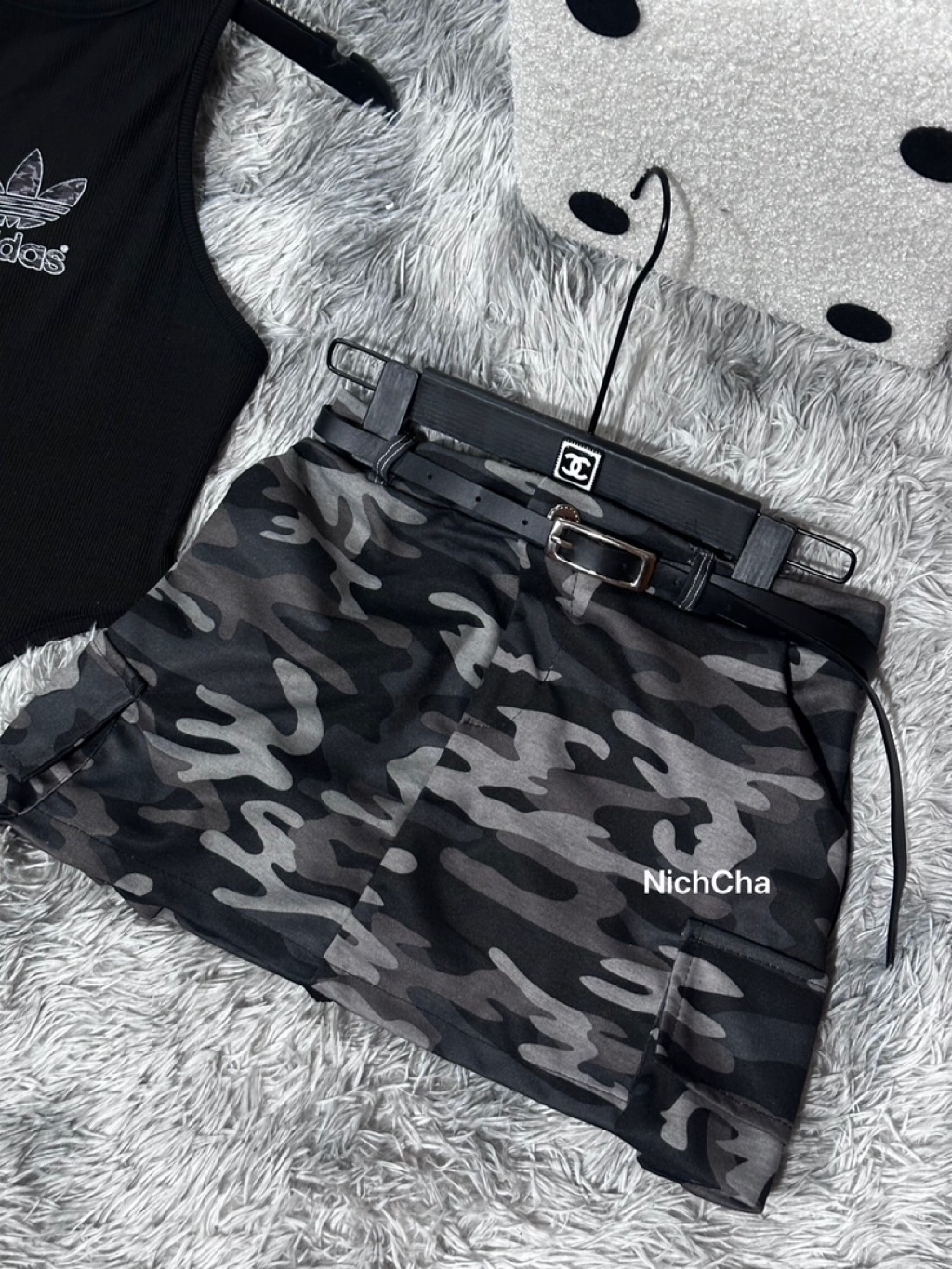 Phapassz - Set3ชิ้น บอดี้สูทกล้ามสกรีนดาสหน้าอก กระโปรงซิปหน้าซับกางเกง กระเป๋าคาร์โก้ เข็มขัด ...