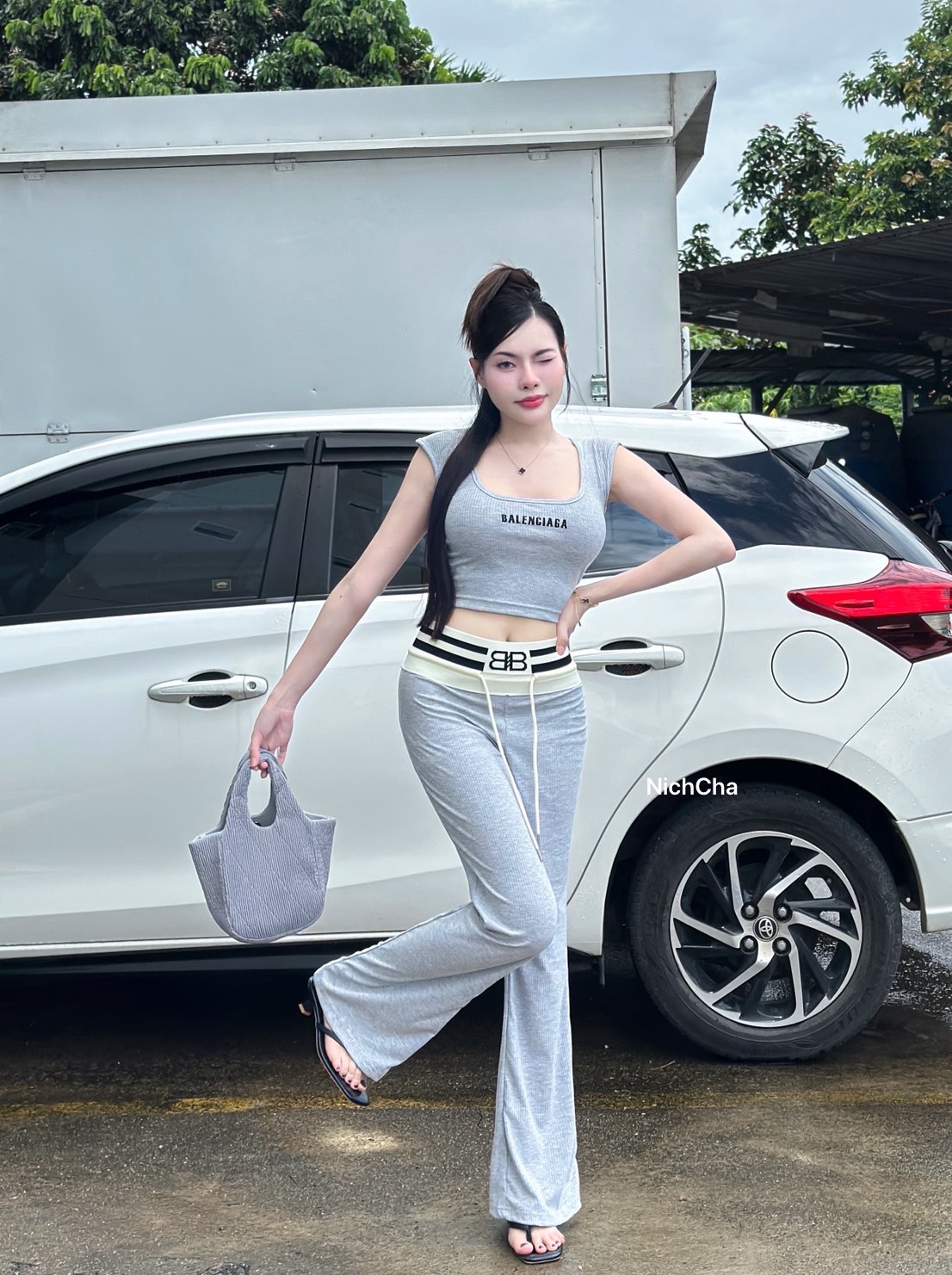 Nichcha Set2ชิ้น - เสื้อแขนกุดคอเหลี่ยม สกรีนอก - กางเกงขาขาม้า เอวสูง | Shopee Thailand