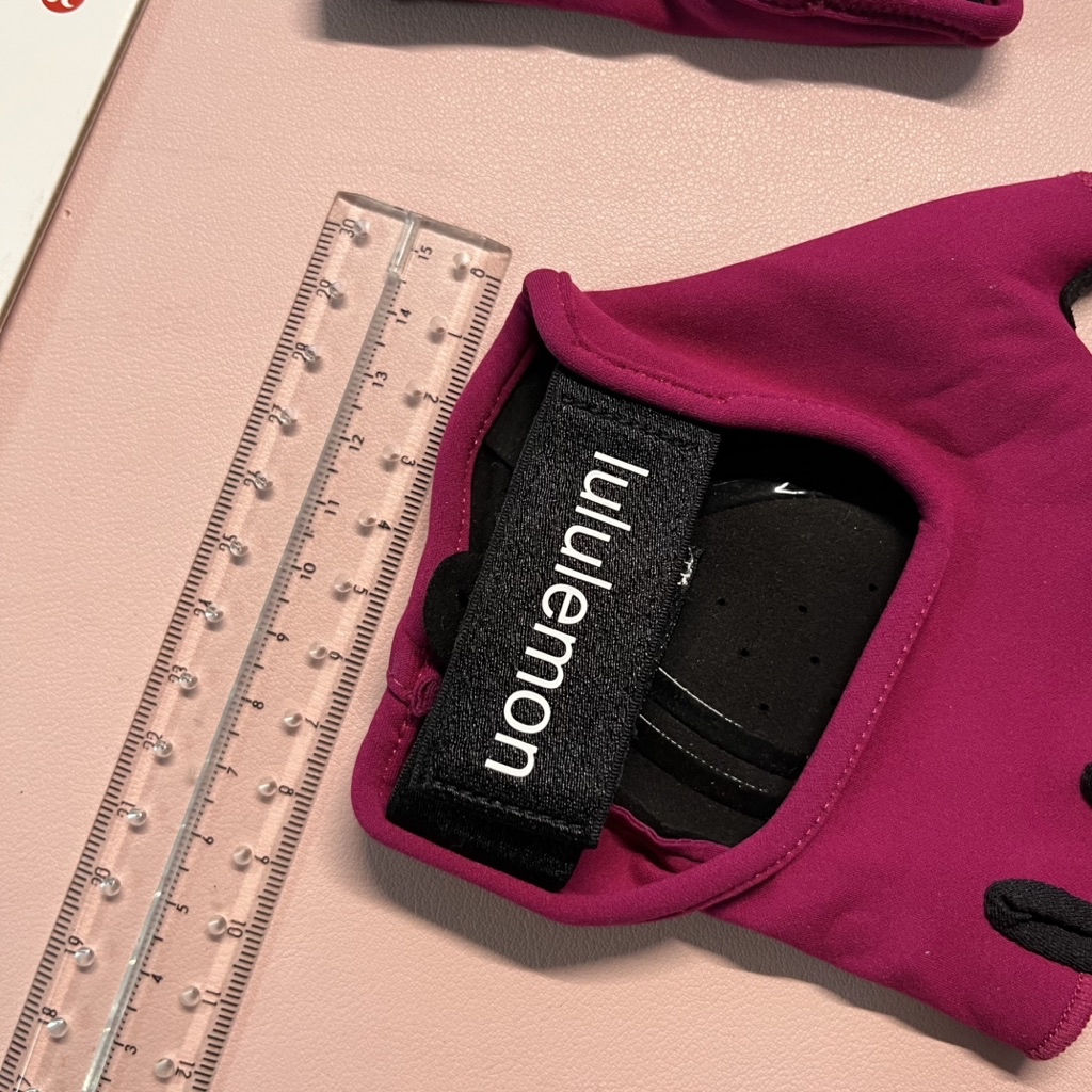 ถุงมือออกกำลังกาย lululemon wunder train gloves ไซส์ xs/s สี ชมพูเข้ม ...