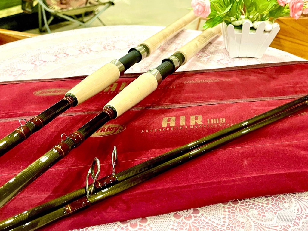 Berkley AIR IM8 รุ่นเก่า ซองกำมะหยี่สีแดง ขนาด9ฟุต2ท่อน 10ฟุต2ท่อน ขนาดสาย10-20lb | Shopee Thailand