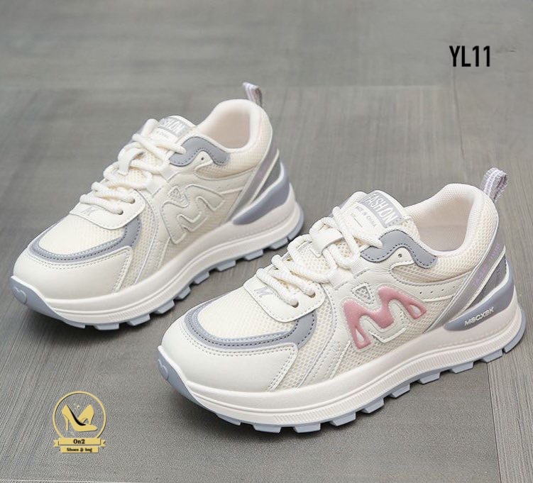 รองเท้าผ้าใบแฟชั่น YL11 โทนครีมตัดเทา แต่งลายชมพูหวานนิด ๆ เท่หน่อย ๆ | Shopee Thailand