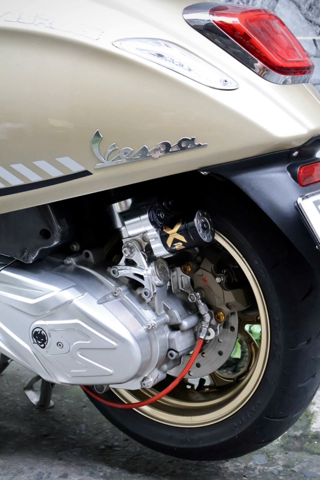 TR Factory ชุดจับโช๊คหลัง Vespa Sprint / Primavera / LX125 / LX150 ...