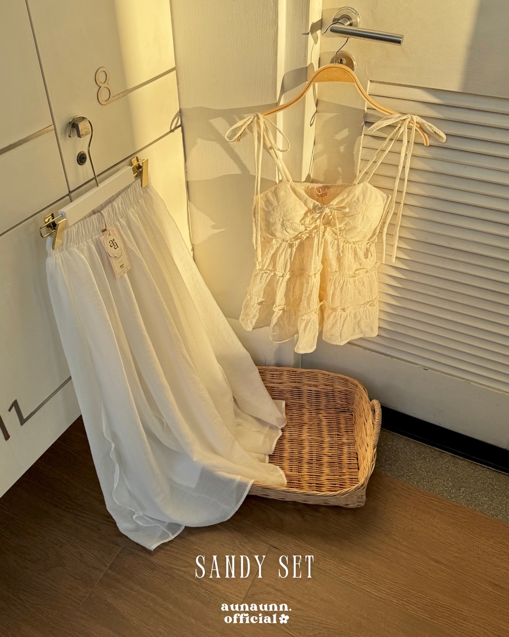 (aunaunn.official) Sandy top & Sandy skirt – เสื้อสายเดี่ยวผูกไหล่ผ้า ...