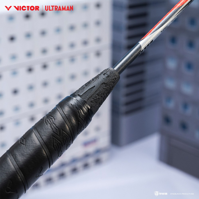 VICTOR x ULTRAMAN ไม้แบดมินตัน รุ่น TK-ULTRAMANTIGA แถม เอ็นVS-100 + ซองหนัง (โปรดอ่านรายละเอียด ...