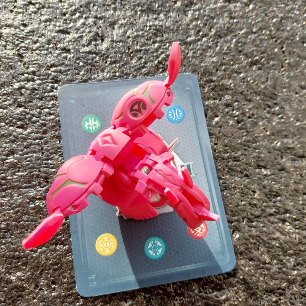 โมเดลของเล่น Dragonoid Fire Pink System Bakugan มาพร้อมการ์ด Bakugan ...