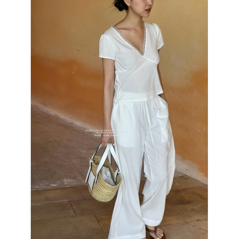 Pami Top - เสื้อคอเต่าจับจีบแต่งลูกไม้ (ภาพเดิม) | Shopee Thailand