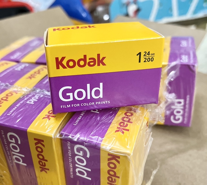 Kodak Gold 200 24EXP Date 06/2026 รุ่นใหม่ แบบกล่อง 1 กล่องมี 35mm Film 1 ม้วน | Shopee Thailand