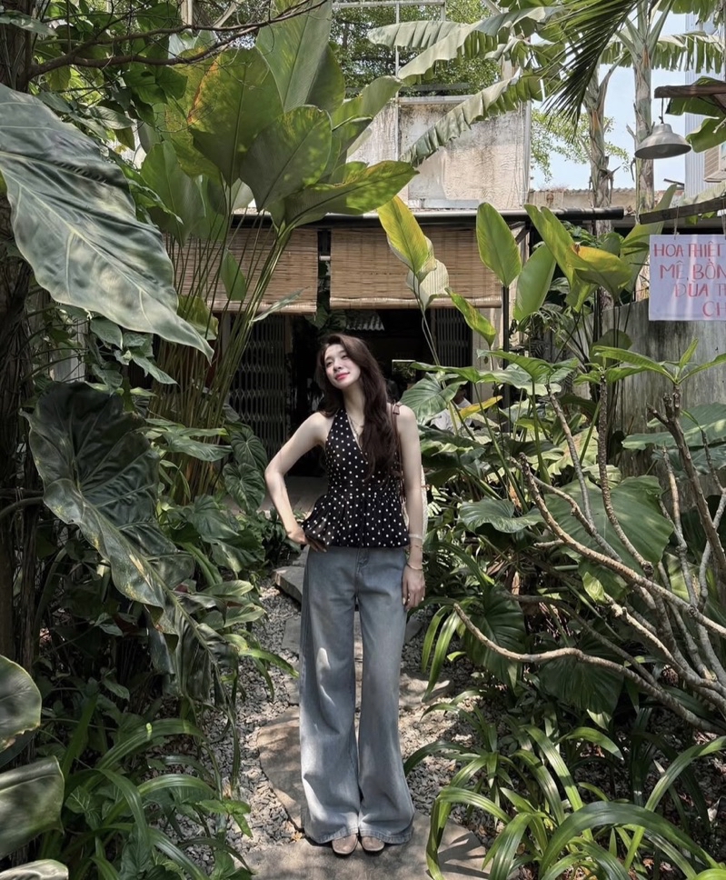 SM DOTTIE TOP เสื้อคอเต่าลายจุด เปิดหลัง ด้านหลังยางยืด | Shopee Thailand