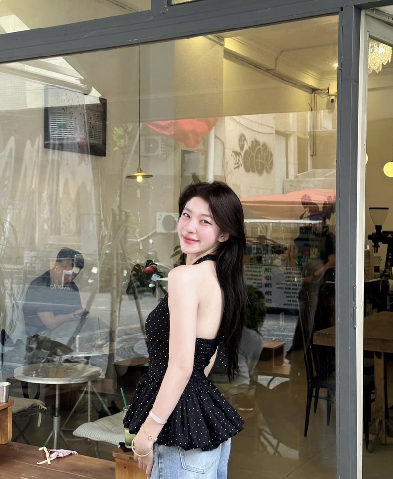 SM DOTTIE TOP เสื้อคอเต่าลายจุด เปิดหลัง ด้านหลังยางยืด | Shopee Thailand