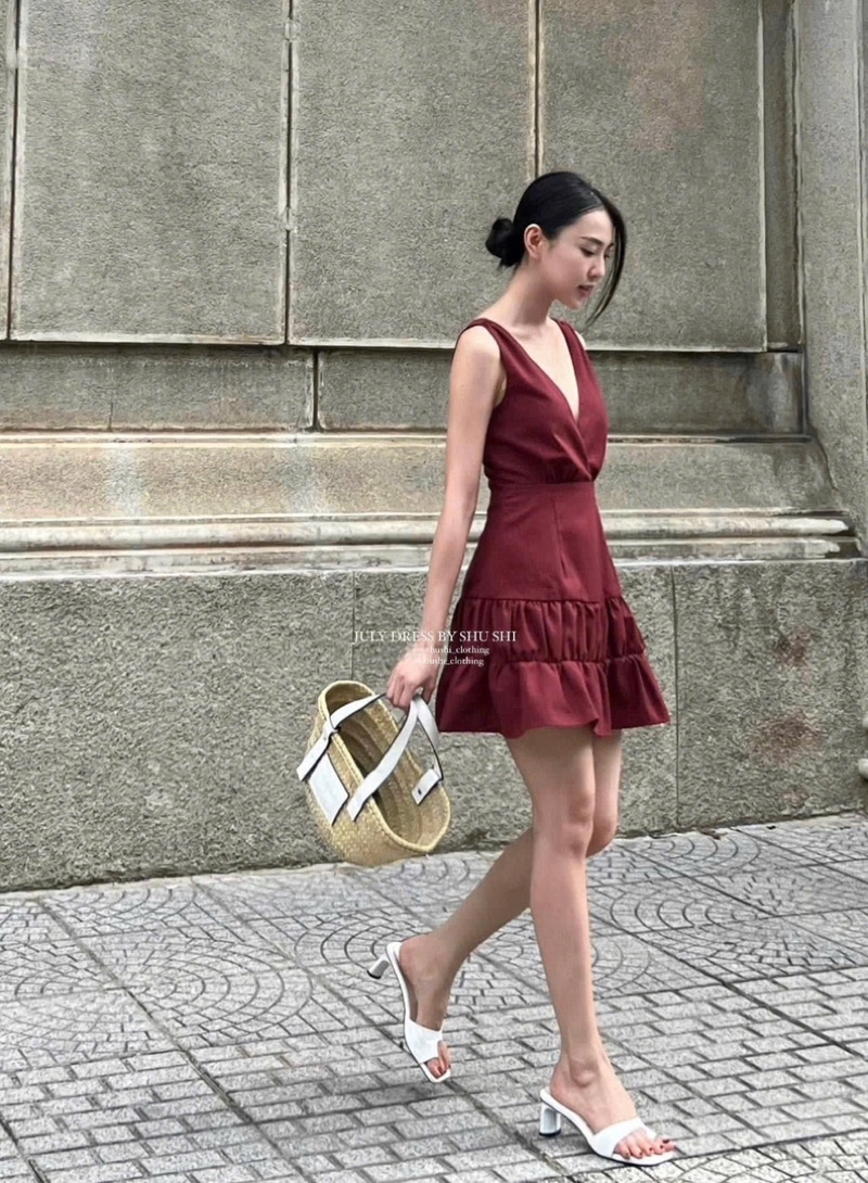 July Dress - เดรสลินินอกไขว้และขาบานขาสั้น (รูปถ่ายเดิม) | Shopee Thailand